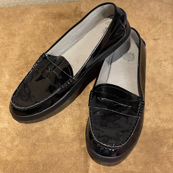 Yellow Box | Shoes | Yellow Box Black Patent Loafers 9 | Poshmark